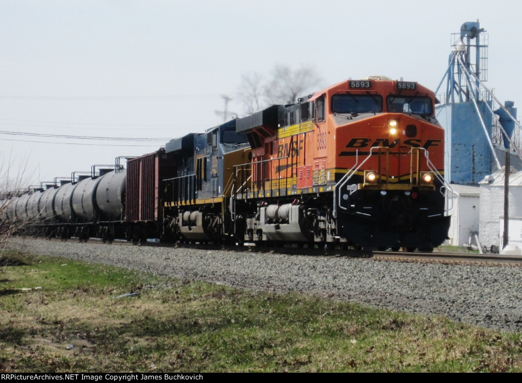 BNSF 5893 and CSX 3005